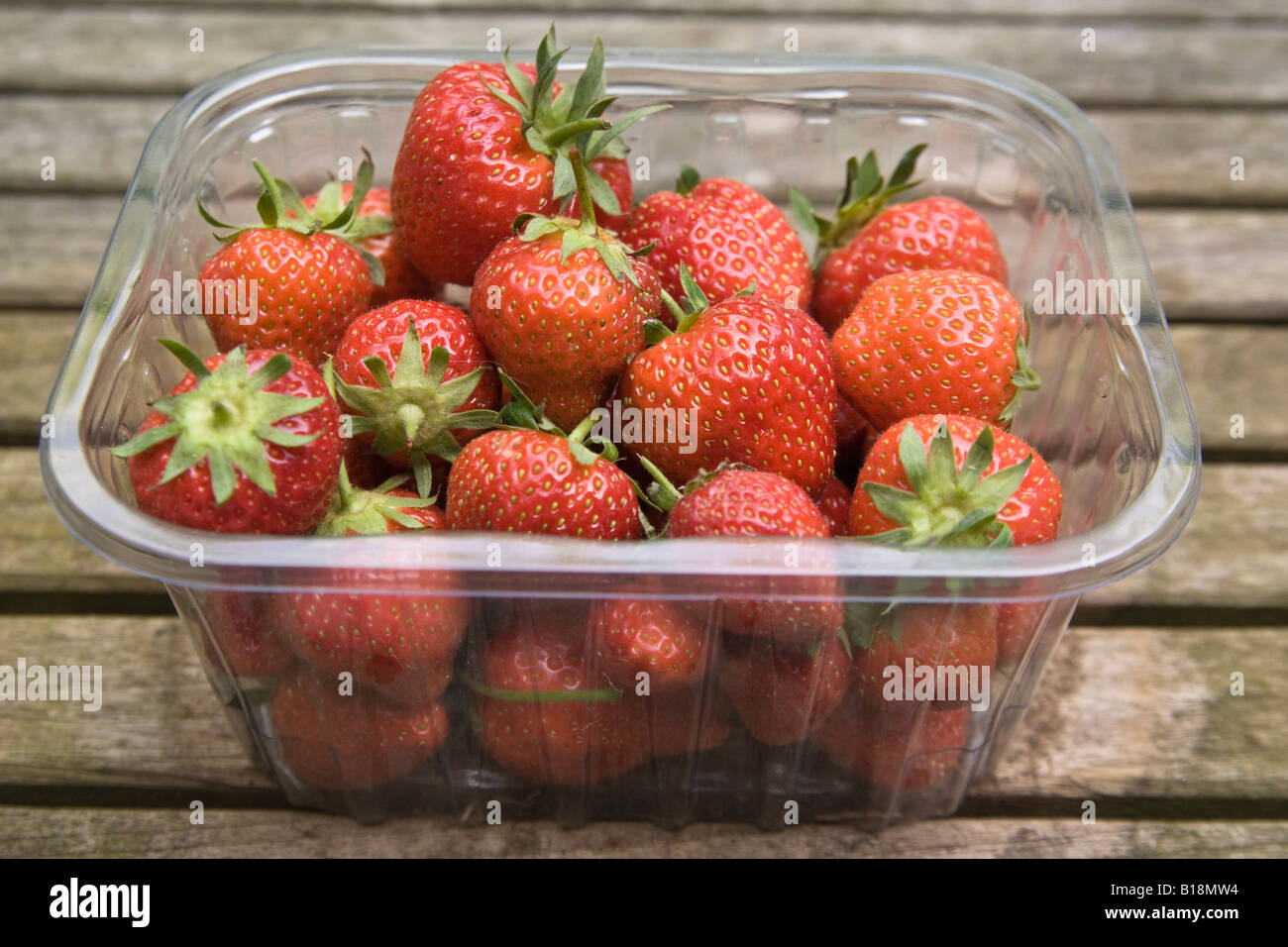 Strawberries in a packaging hi-res stock photography and images - Alamy