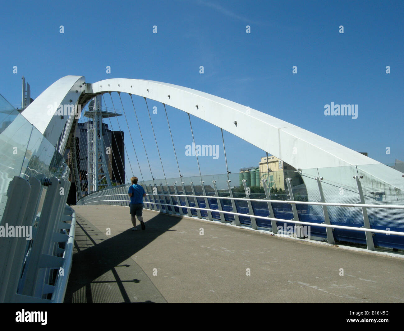 pedestrian going over lowry bridge at salford quays Stock Photo - Alamy