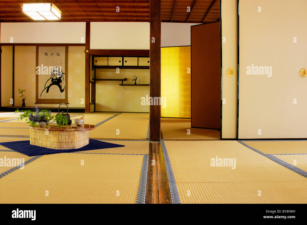 traditional old-style japanese home Kyoto Japan Stock Photo - Alamy