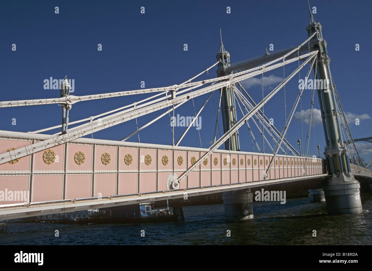 Thames embarkment hi-res stock photography and images - Alamy