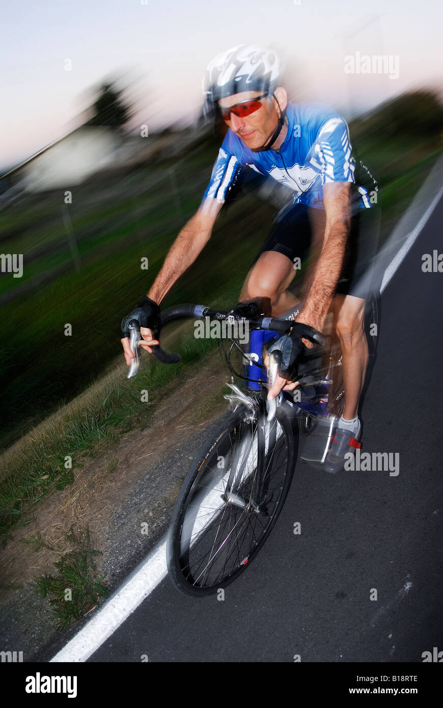 Man lycra cycling hi-res stock photography and images - Alamy