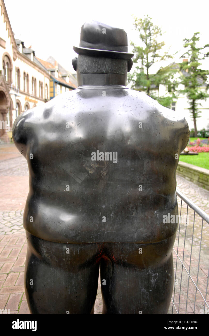 Bronze sculpture fat man obese hi-res stock photography and images - Alamy