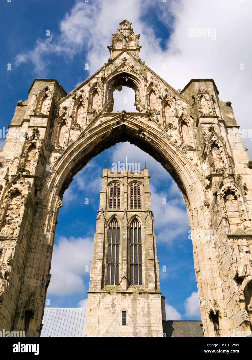 Ruins of Howden Chancel with the Minster in the background, Howden ...