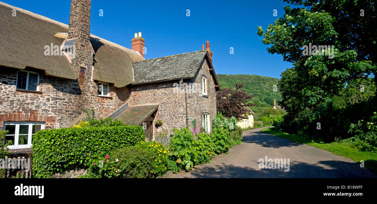 Picture postcard cottages hi-res stock photography and images - Alamy
