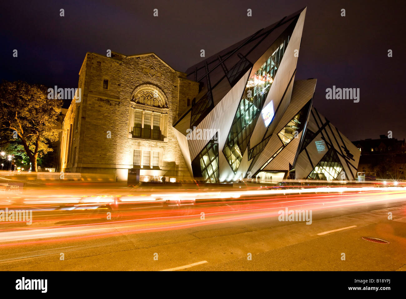 new 'Crystal' addition to ROM (Royal Ontario Museum), Toronto, Ontario ...