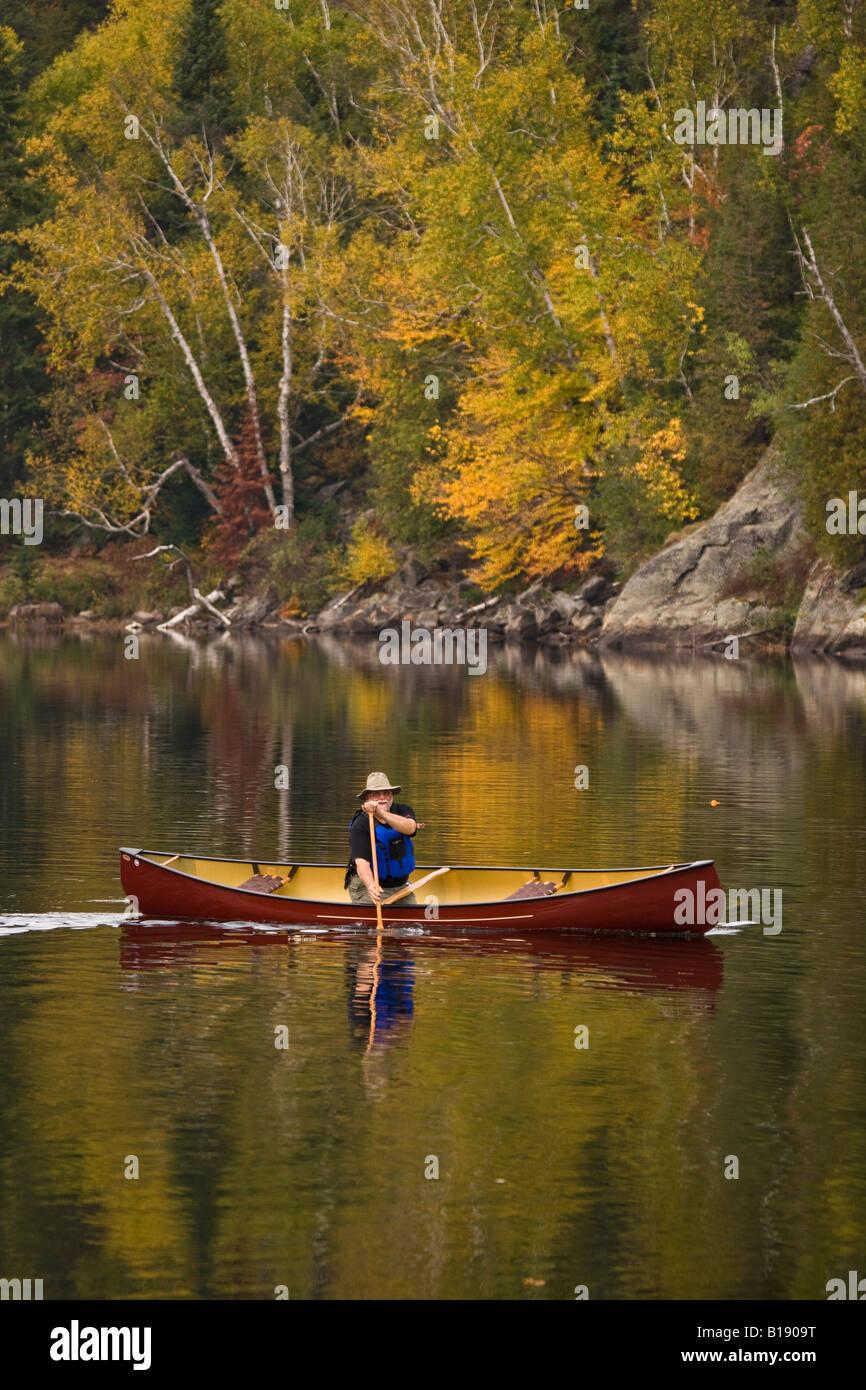 Muskoka lakes ontario canoe hi-res stock photography and images - Alamy