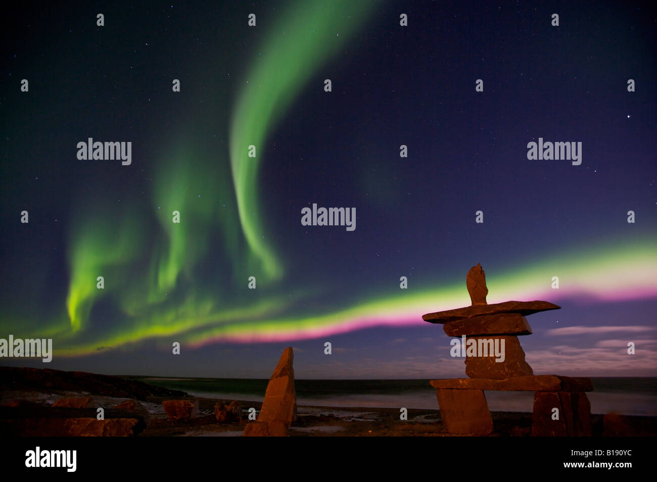 Northern lights canada inukshuk hi-res stock photography and images - Alamy