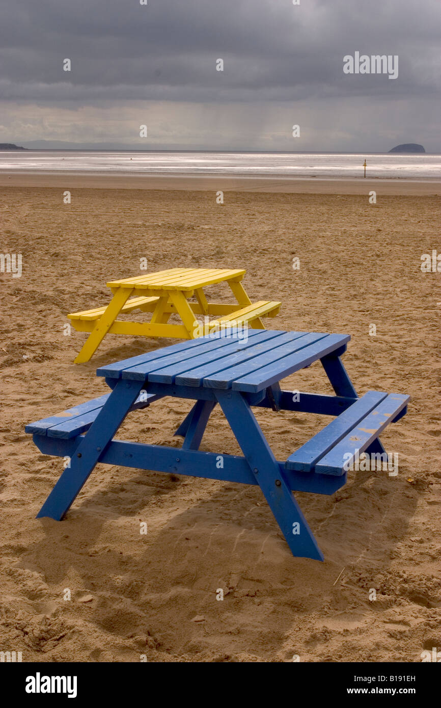Colourful benches hi-res stock photography and images - Alamy