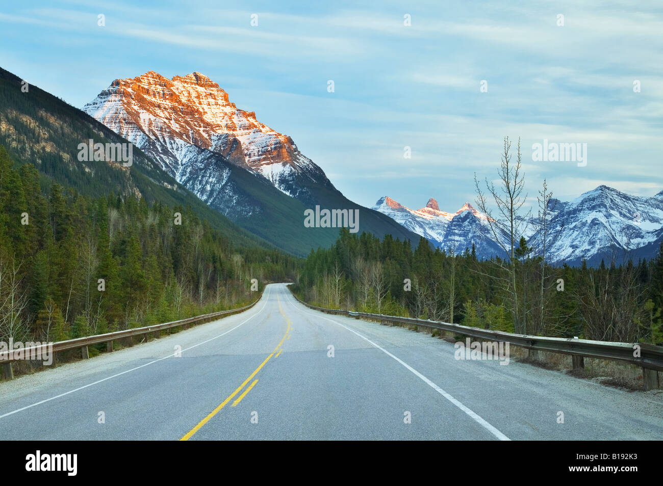 Mount Kerkeslin and the Icefields Parkway (Highway 93), Jasper National ...