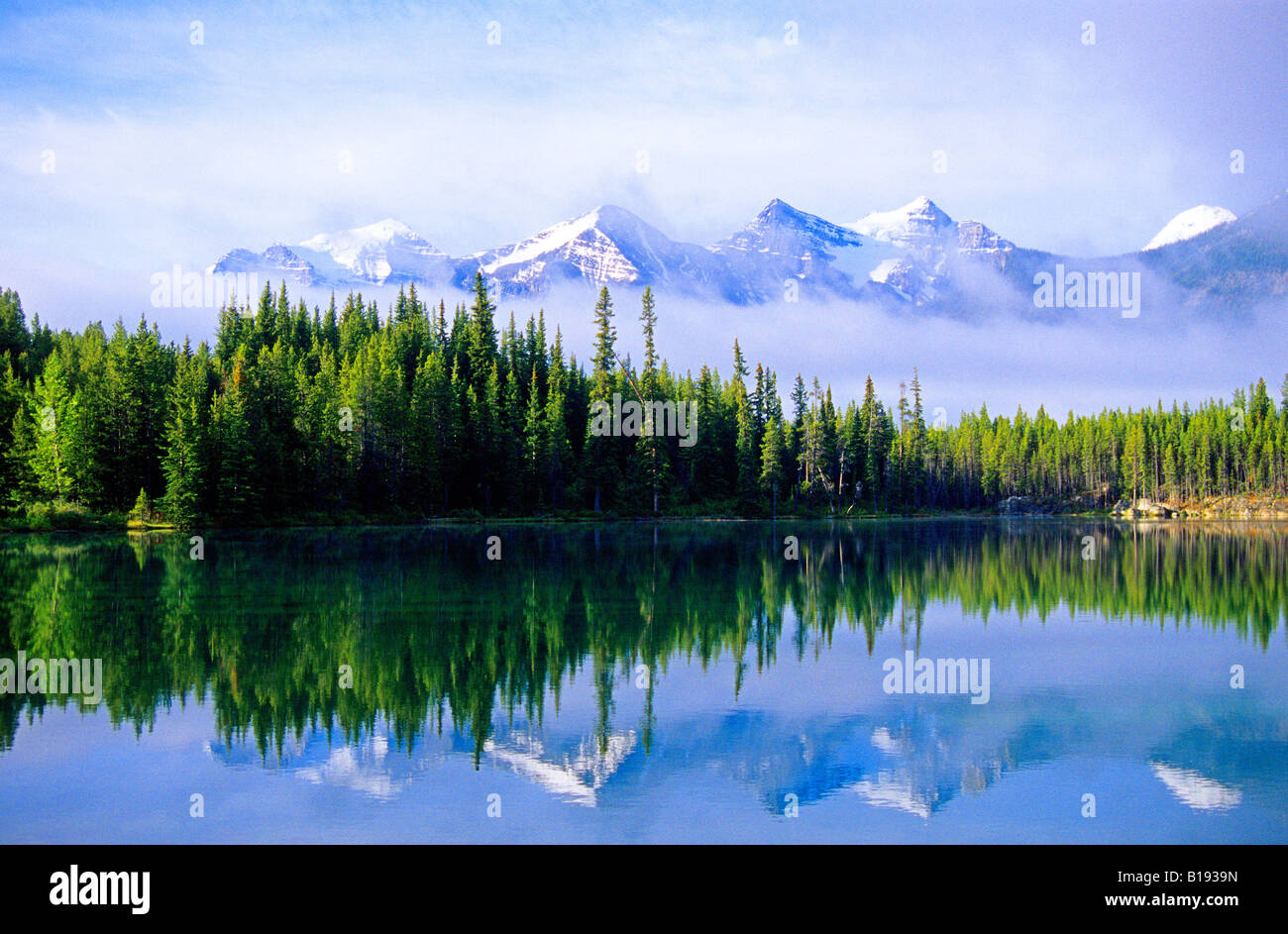 Herbert Lake, Banff National Park, Alberta, Canada Stock Photo - Alamy