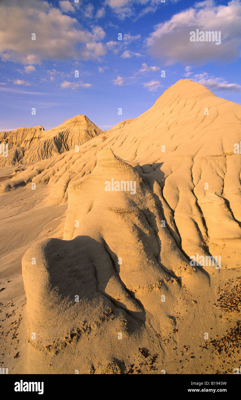 Eroded sandstone slopes of the badlands of Dinosaur Provincial Park ...
