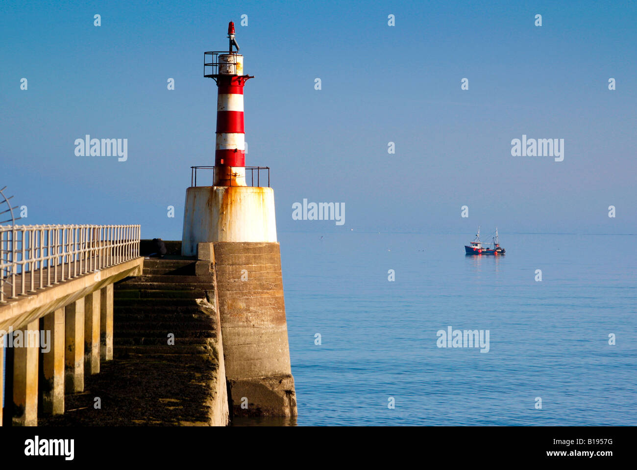 Lighthouse amble northumberland england hi-res stock photography and ...