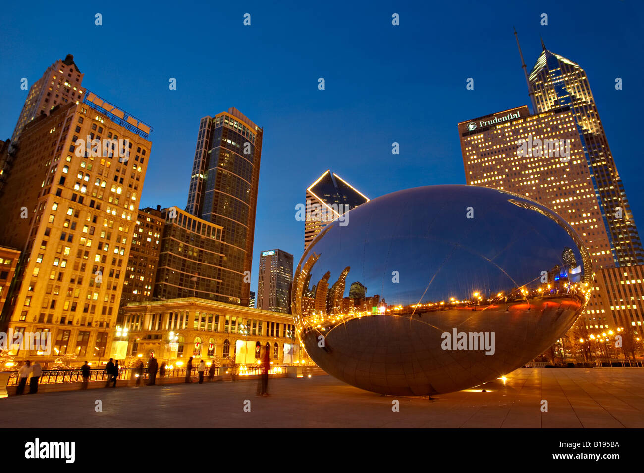 NIGHT Chicago Illinois The Bean sculpture reflect skyline Millennium ...