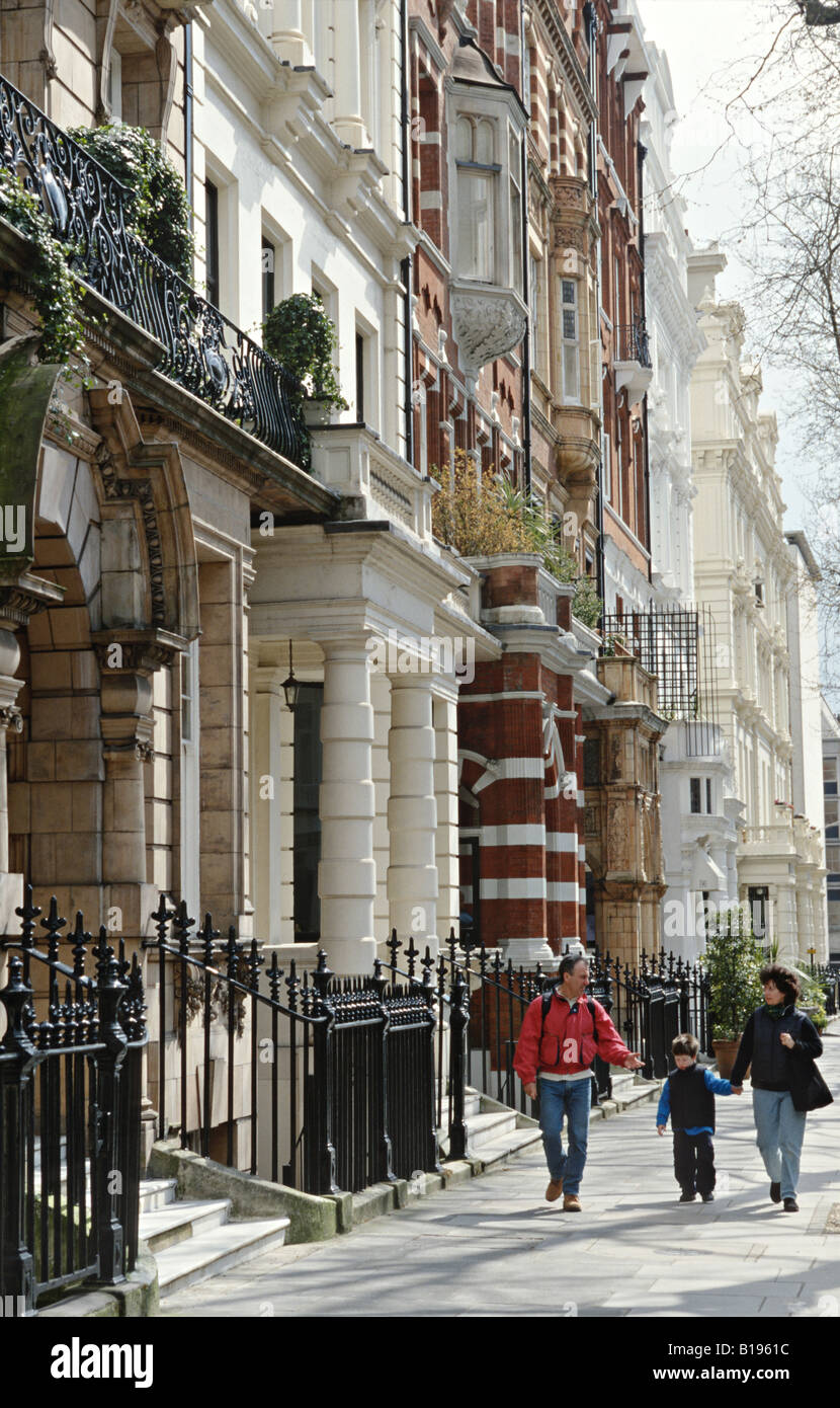 GREAT BRITAIN London Queens Gate Street in Kensington splendid houses ...