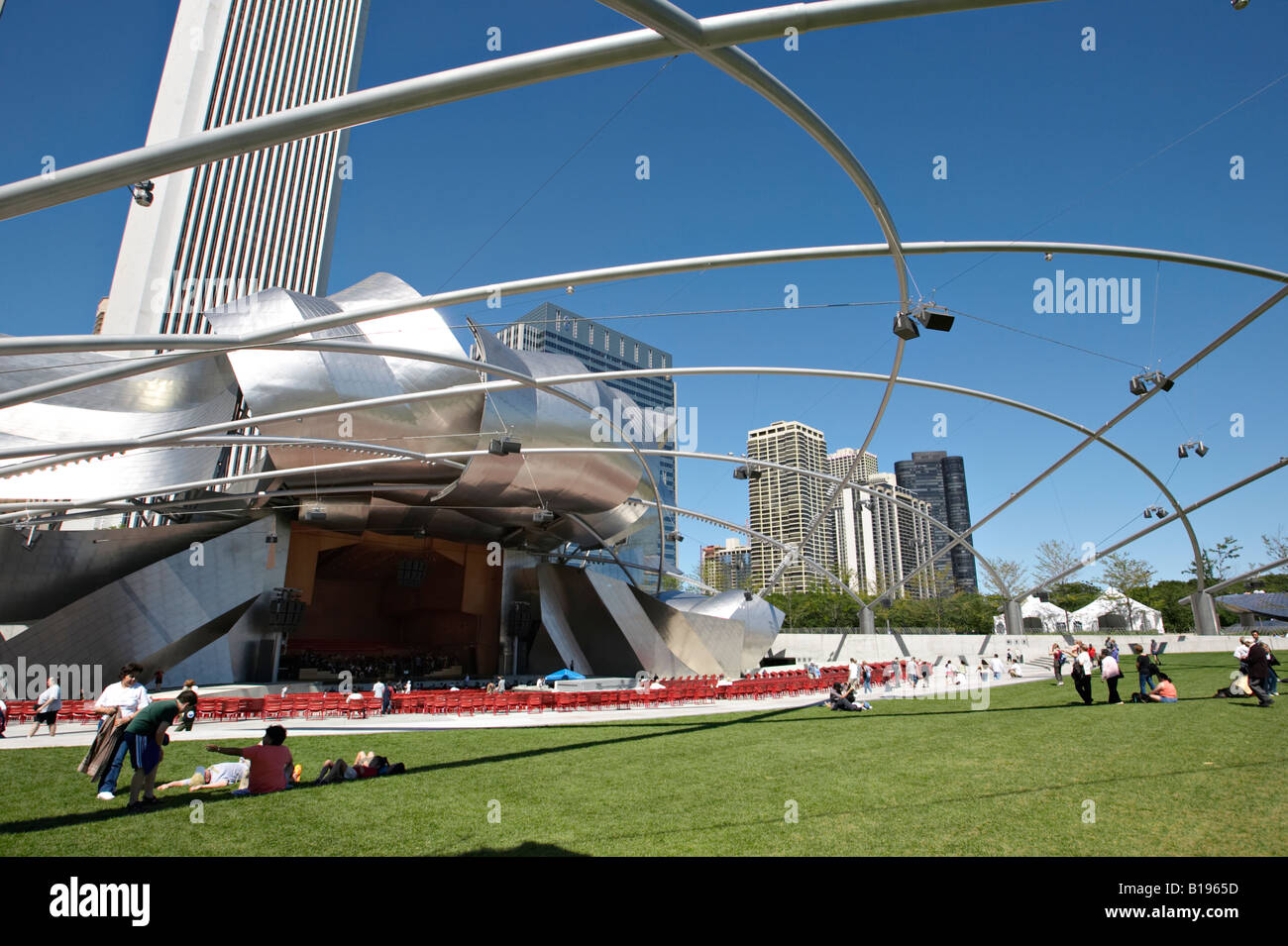 ILLINOIS Chicago Pritzker Pavilion modern architecture architect Frank ...