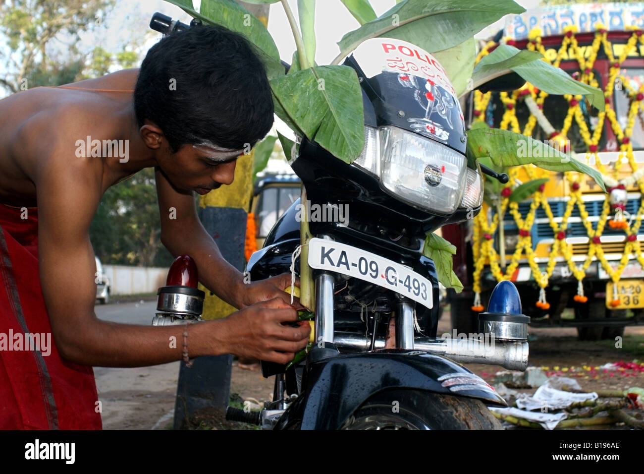 Ayudha puja hi-res stock photography and images - Alamy