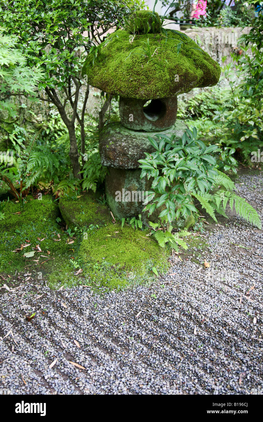 Japanese stone lantern hi-res stock photography and images - Alamy