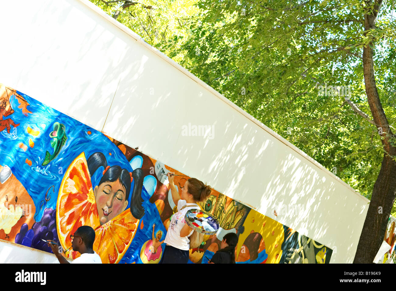 STREET LIFE Chicago Illinois Gallery 37 artists paint outdoor mural in ...