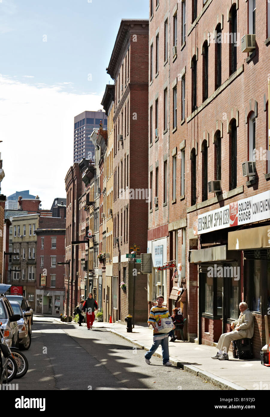 Neighborhood street hi-res stock photography and images - Alamy