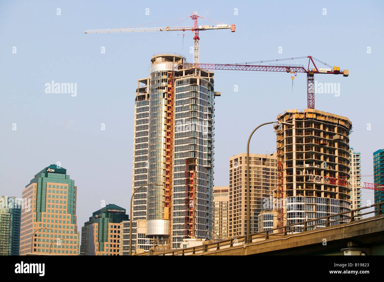Toronto tower cranes hi-res stock photography and images - Alamy