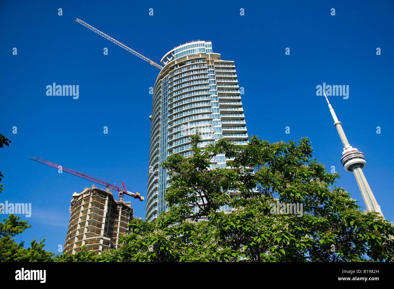 Toronto housing construction hi-res stock photography and images - Alamy