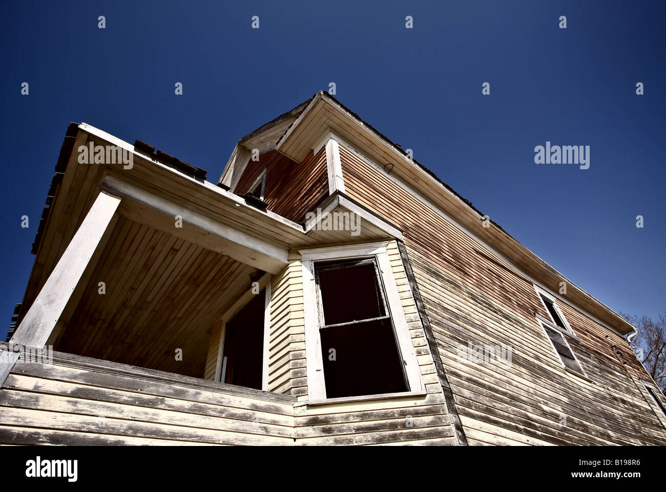 Old abandoned Saskatchewan farmhouse Stock Photo - Alamy