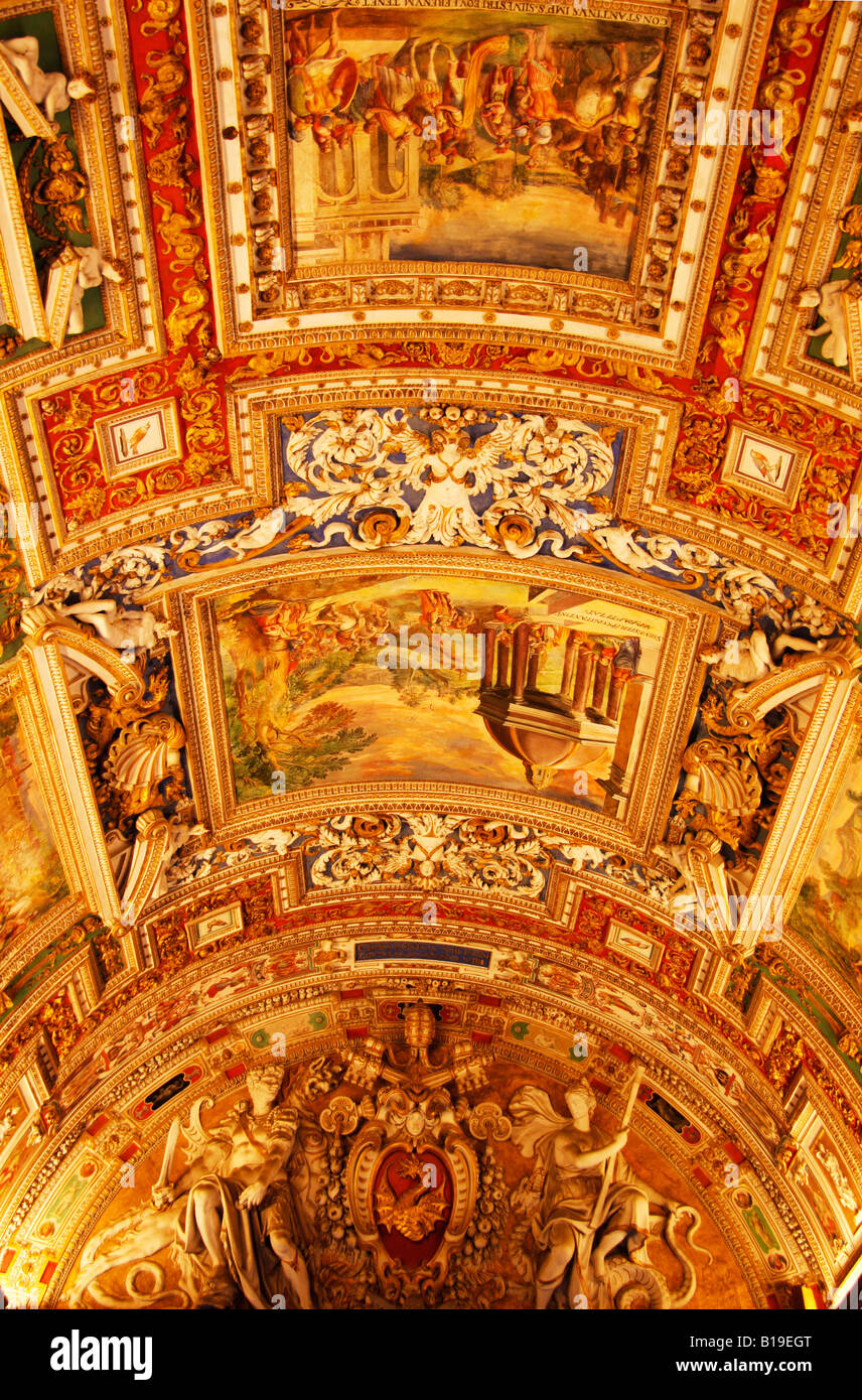 RICHLY DECORATED CEILING IN CORRIDOR OF THE VATICAN MUSEUM ,ROME,ITALY ...