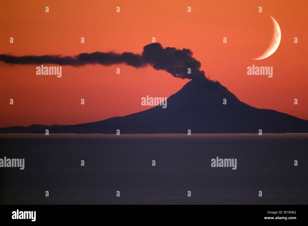 Augustine volcano erupting hi-res stock photography and images - Alamy