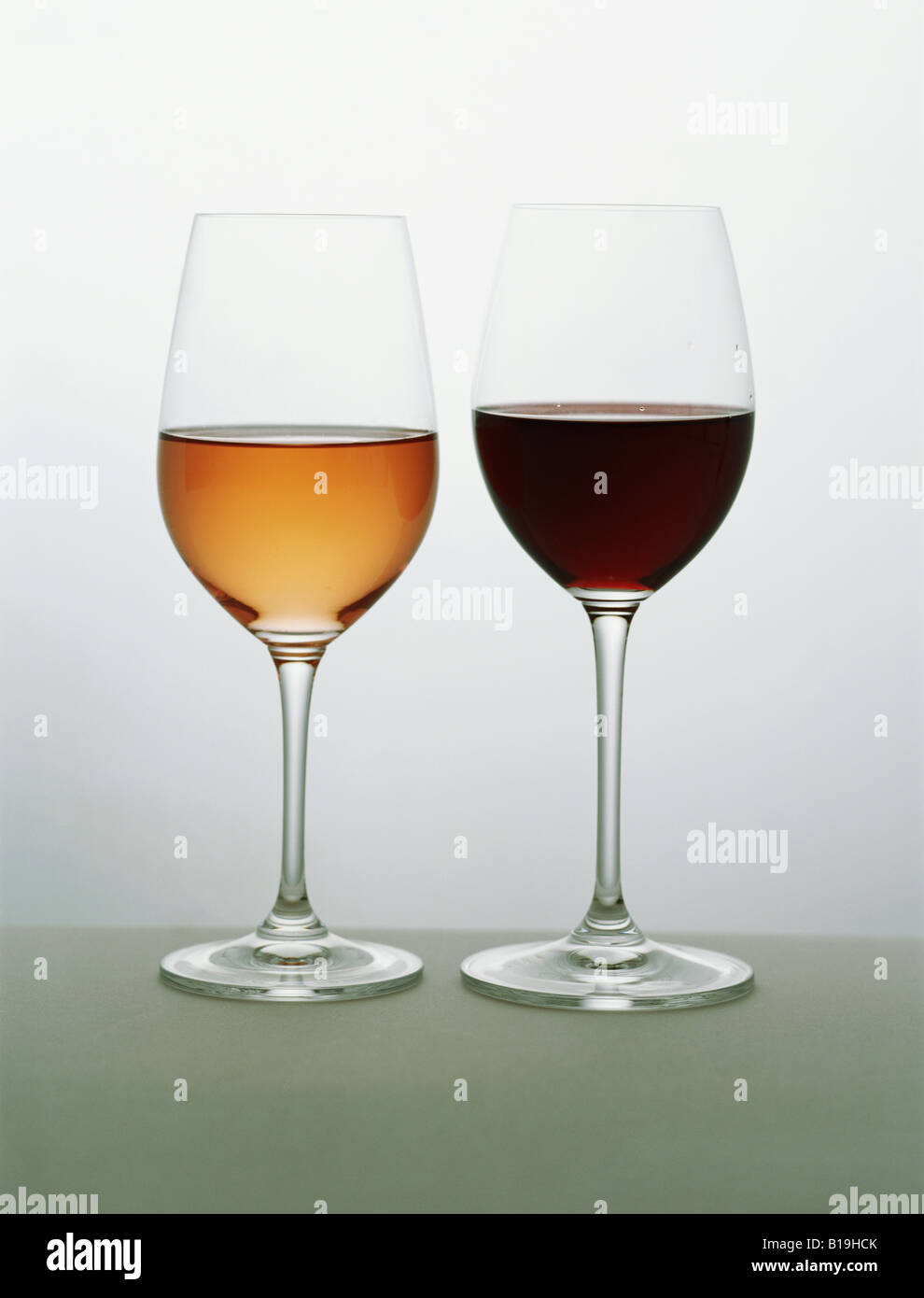 Two glasses of wine side by side, rose and red Stock Photo - Alamy