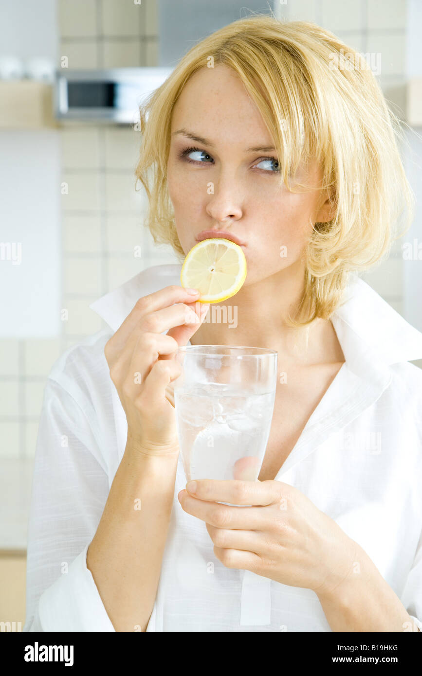 One slice out of lemon hi-res stock photography and images - Alamy