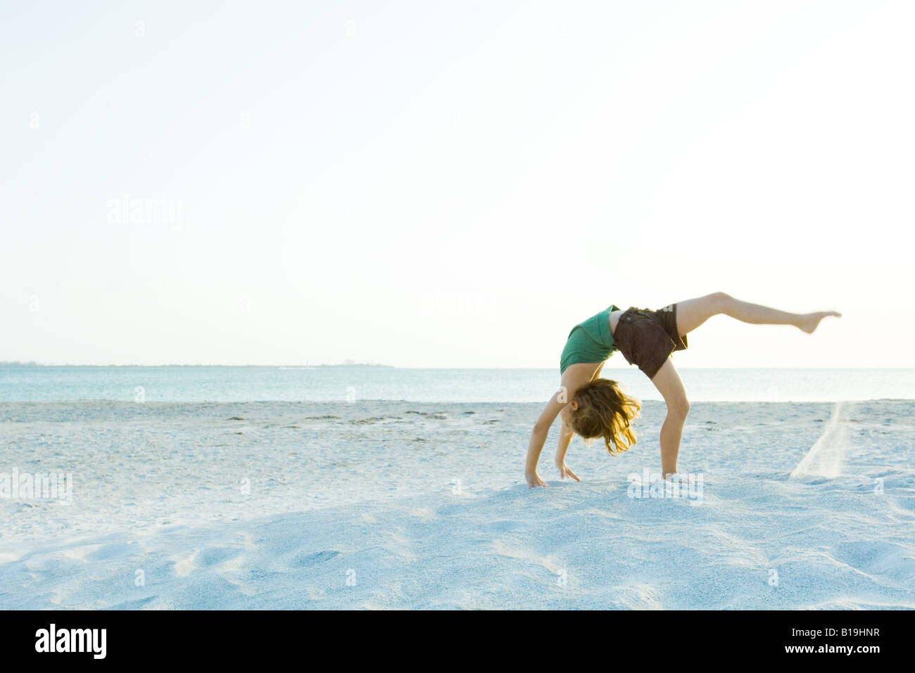 Girl Doing Backbend Stock Photos & Girl Doing Backbend Stock Images - Alamy