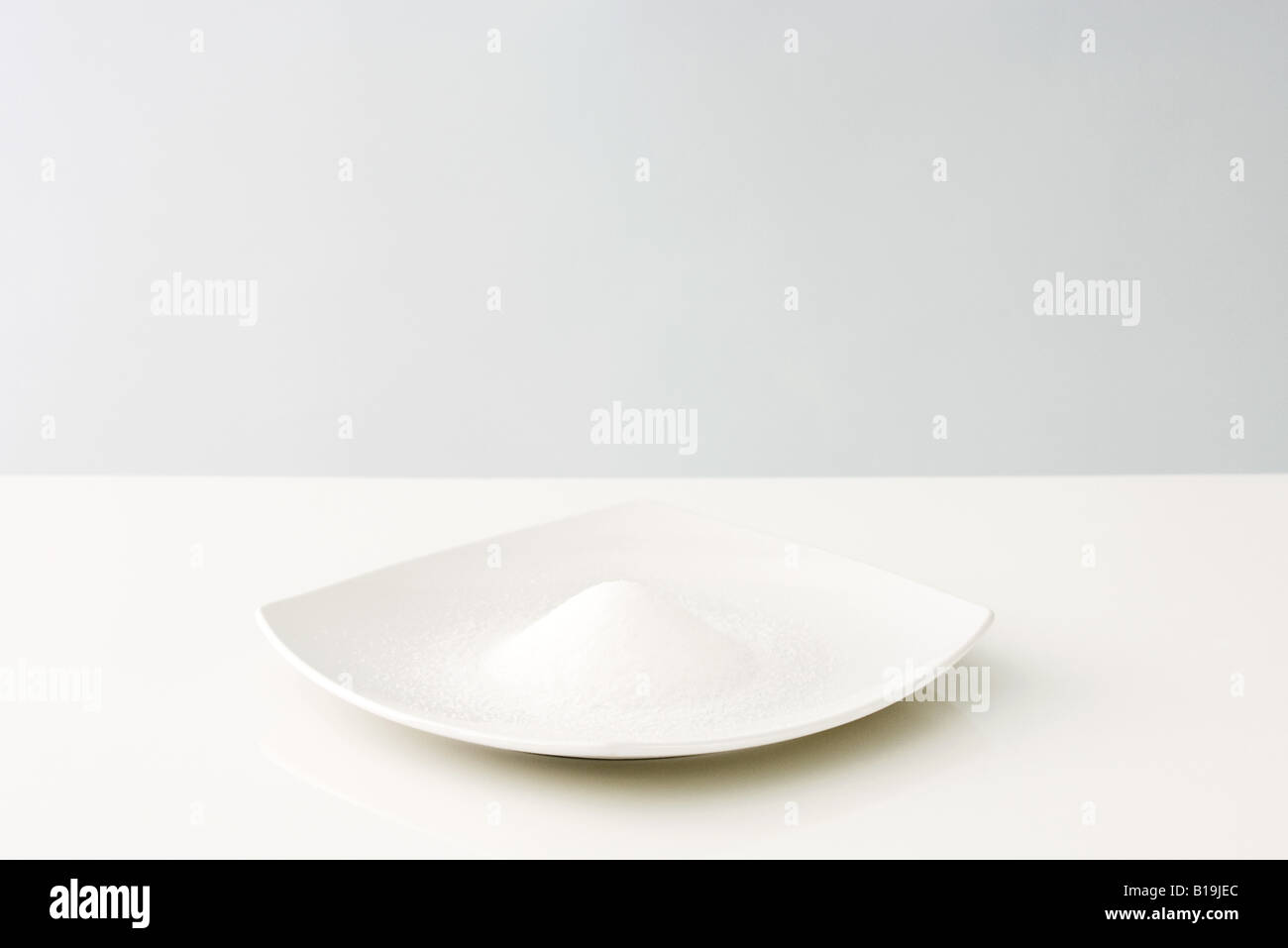 Fine white powder on plate Stock Photo - Alamy