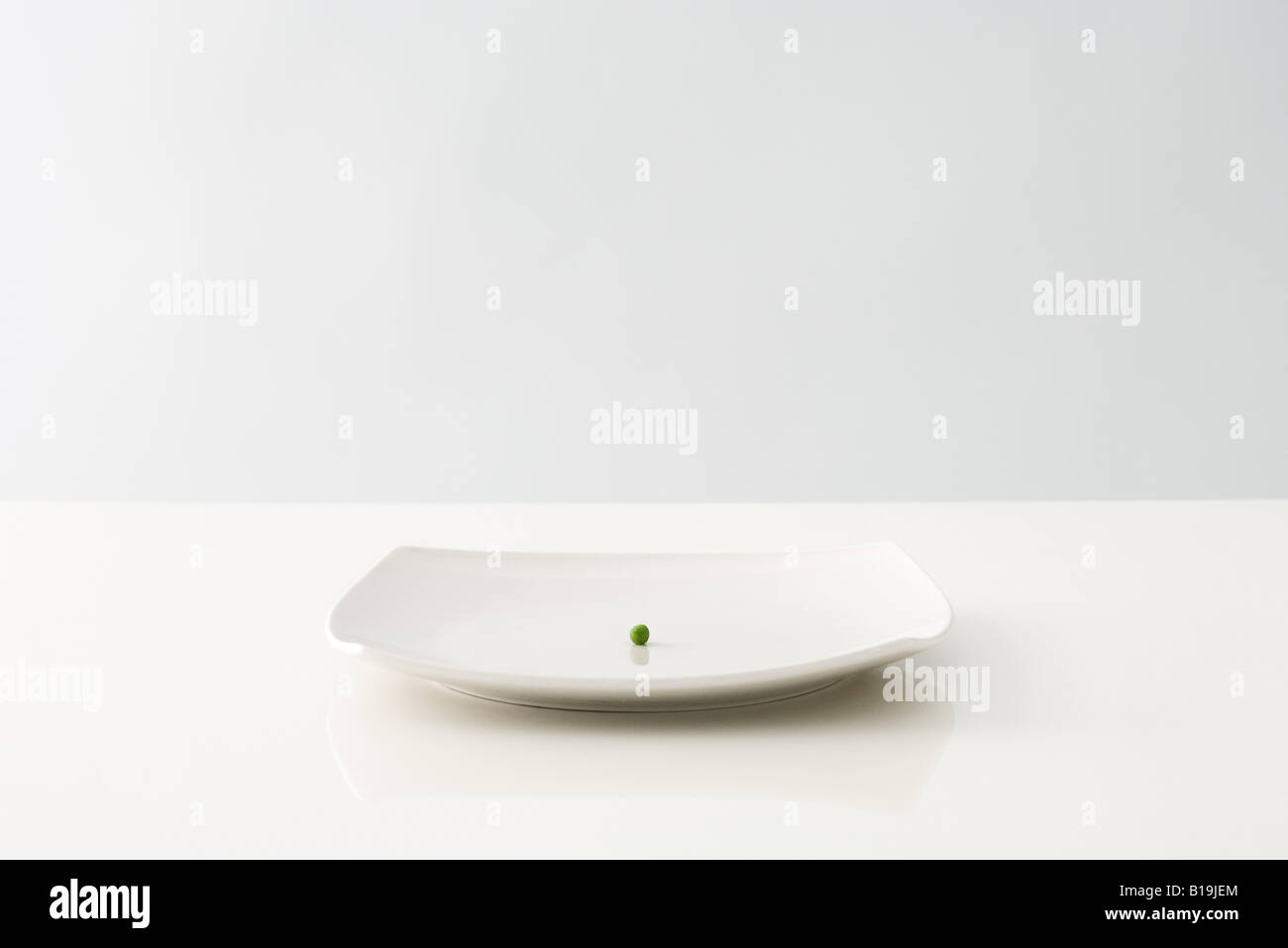 Single pea on plate, close-up Stock Photo - Alamy