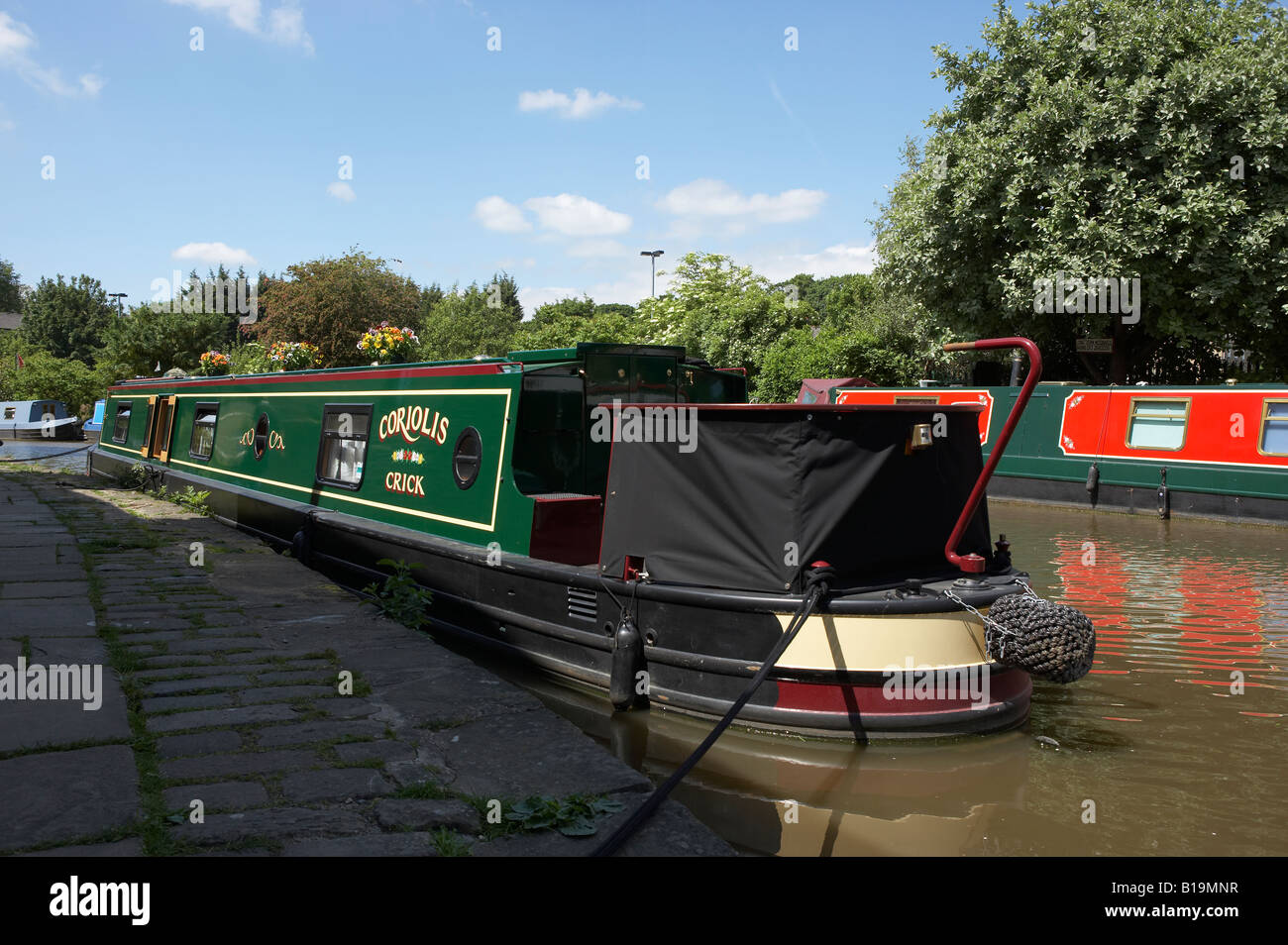 LEEDS LIVERPOOL CANAL BARGES SKIPTON SUMMER NORTH YORKSHIRE Stock Photo ...