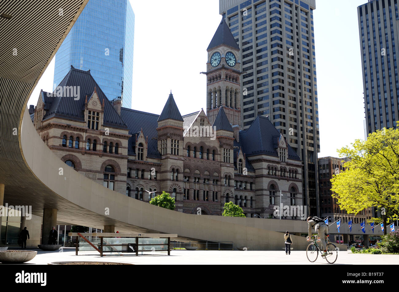 Toronto Old City Hall and Nathan Philips Square Stock Photo - Alamy