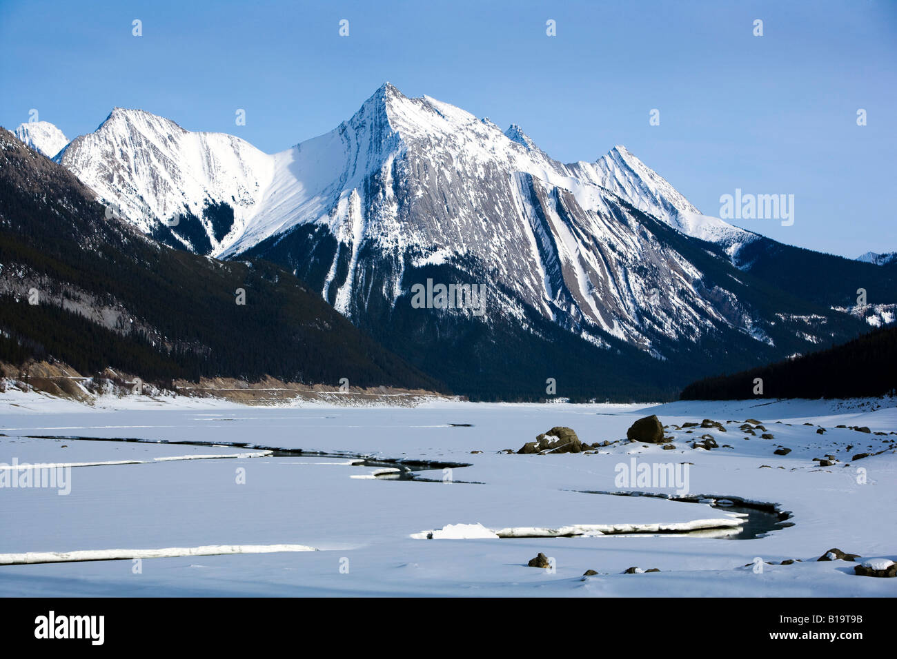Medicine Lake, Maligne Range, Jasper National Park, Alberta, Canada ...