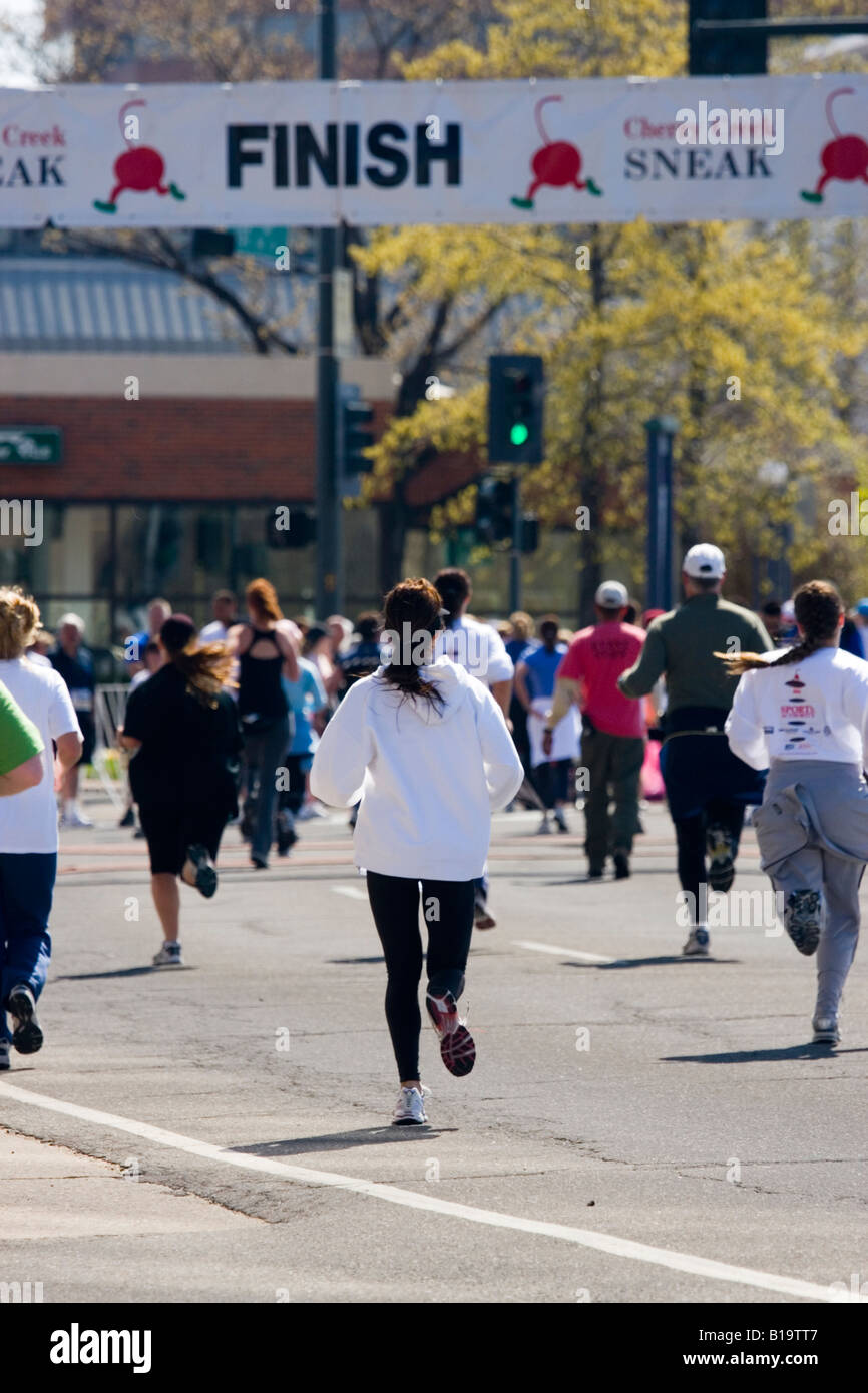 Finish line running hi-res stock photography and images - Alamy