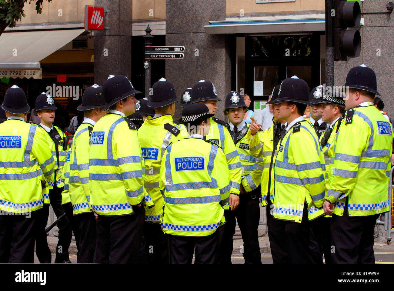 Uk Met Police Uniform High Resolution Stock Photography and Images - Alamy