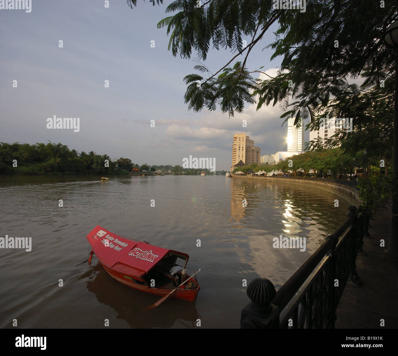 A Sampan on the Sarawak river at Kuching Stock Photo - Alamy