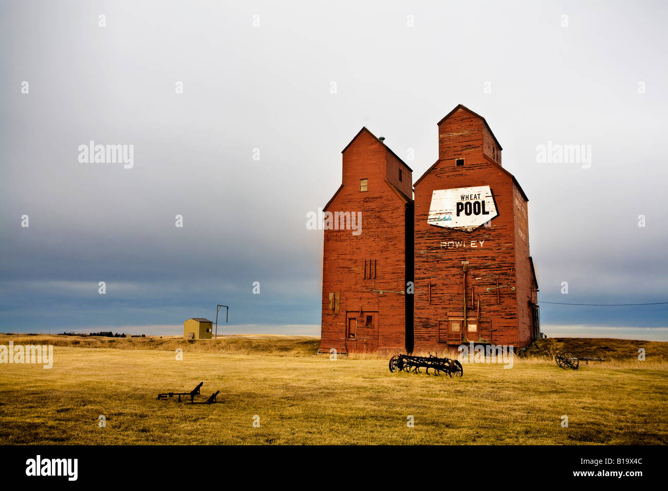 Grain elevators, Rowley, Alberta, Canada Stock Photo - Alamy