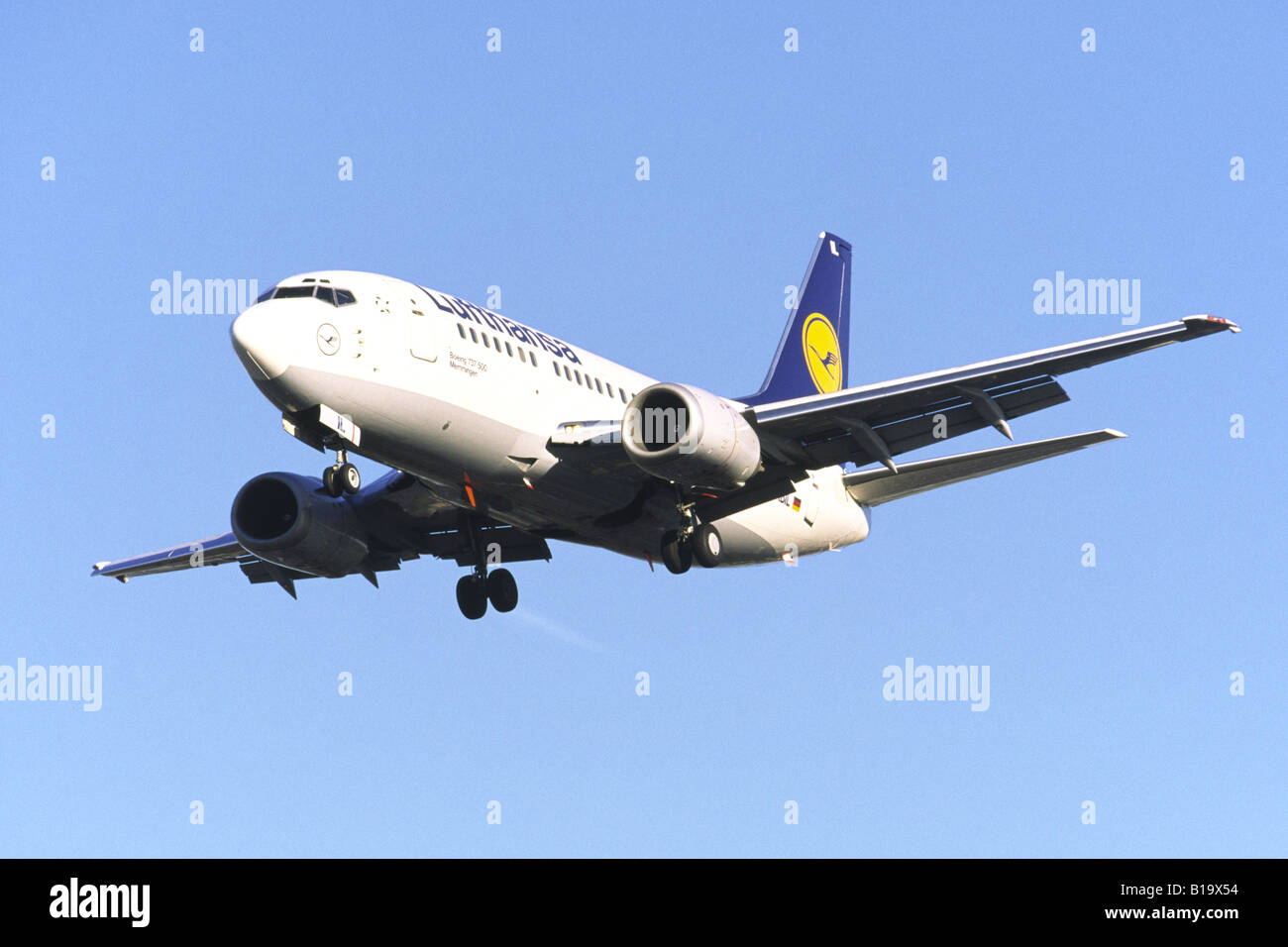 Boeing 737 operated by Lufthansa on approach to Heathrow Airport Stock ...