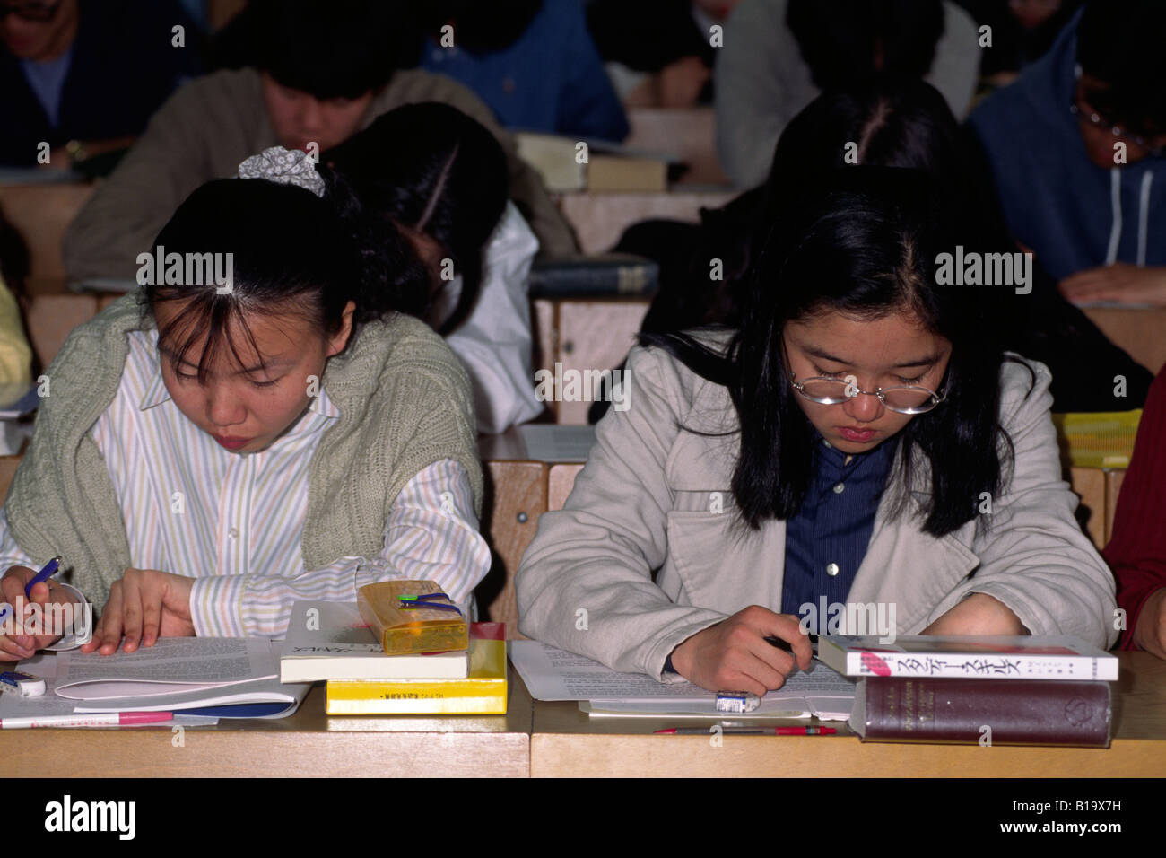 Japanese students japan studying hi-res stock photography and images ...