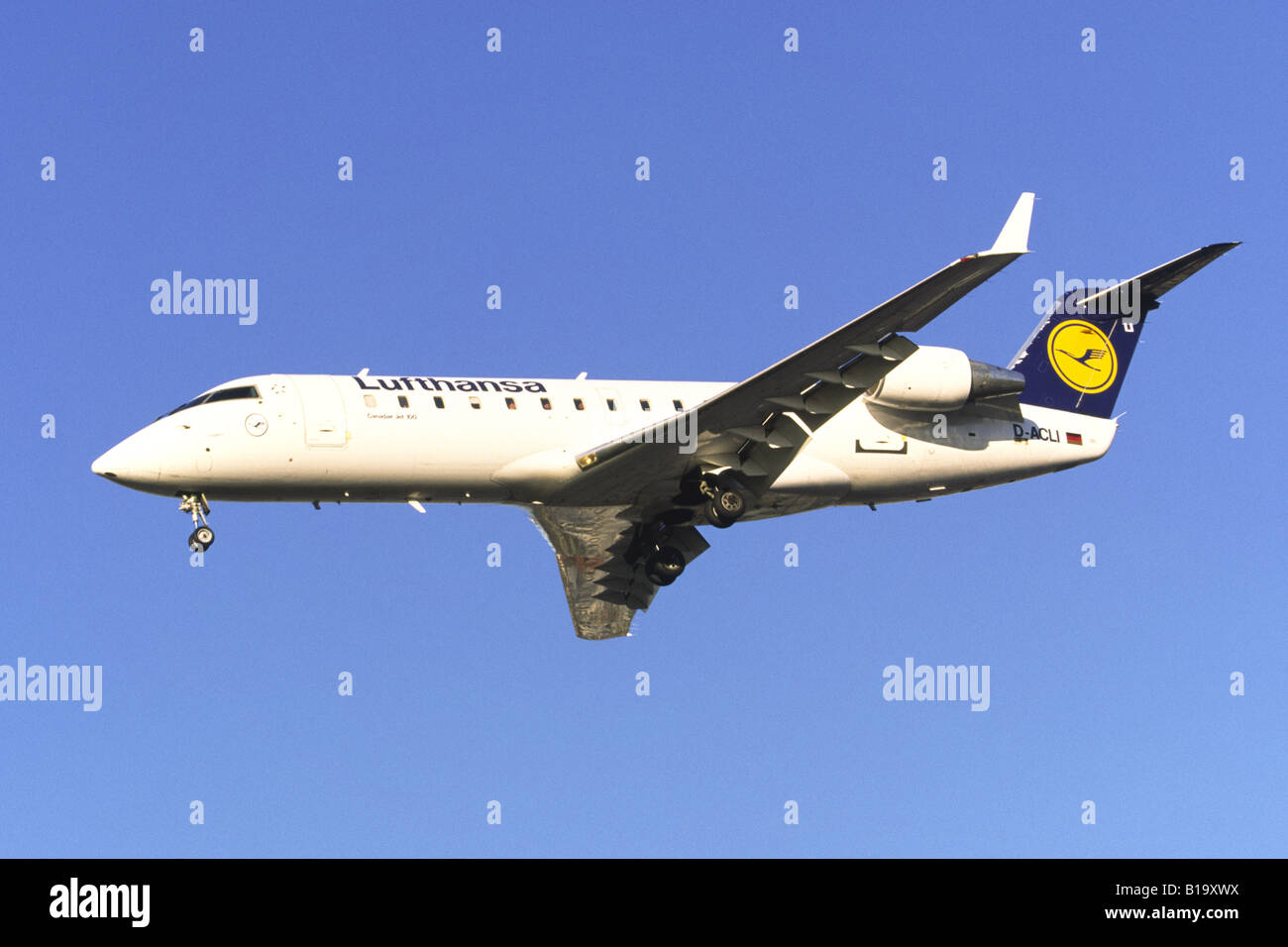 Bombardier crj 100 hi-res stock photography and images - Alamy