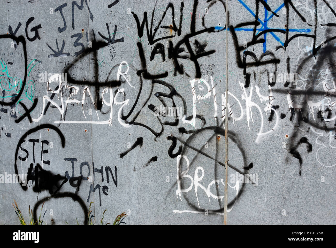 Graffiti signatures hi-res stock photography and images - Alamy