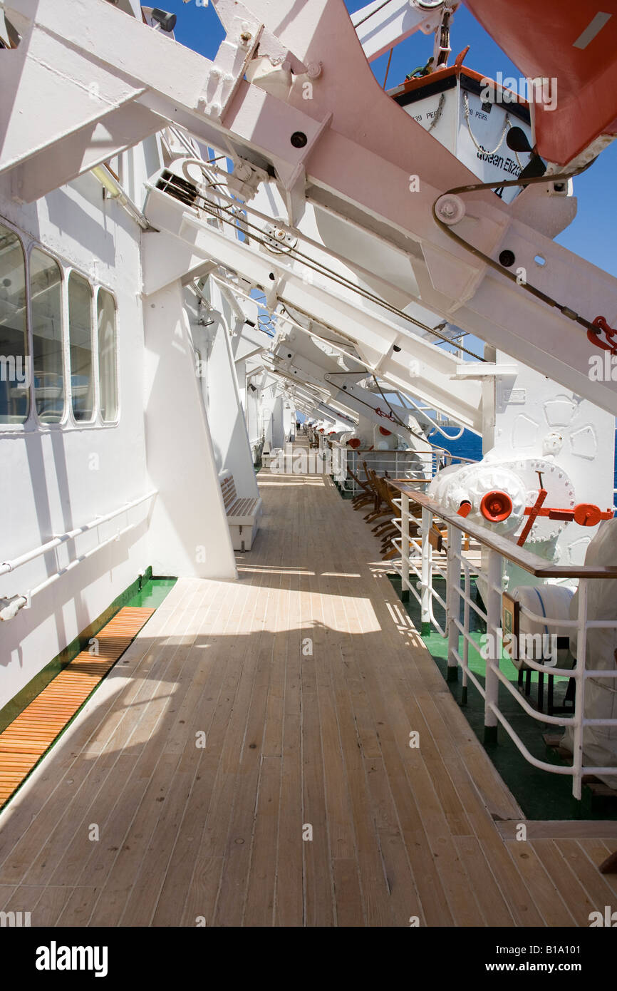 Port side of Boat Deck on Cunard QE2 Stock Photo - Alamy