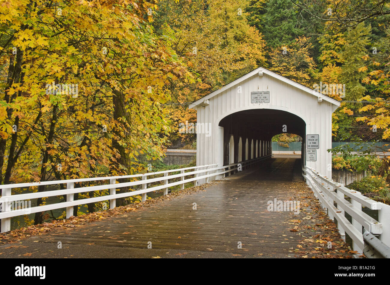Oregon covered bridges hi-res stock photography and images - Alamy