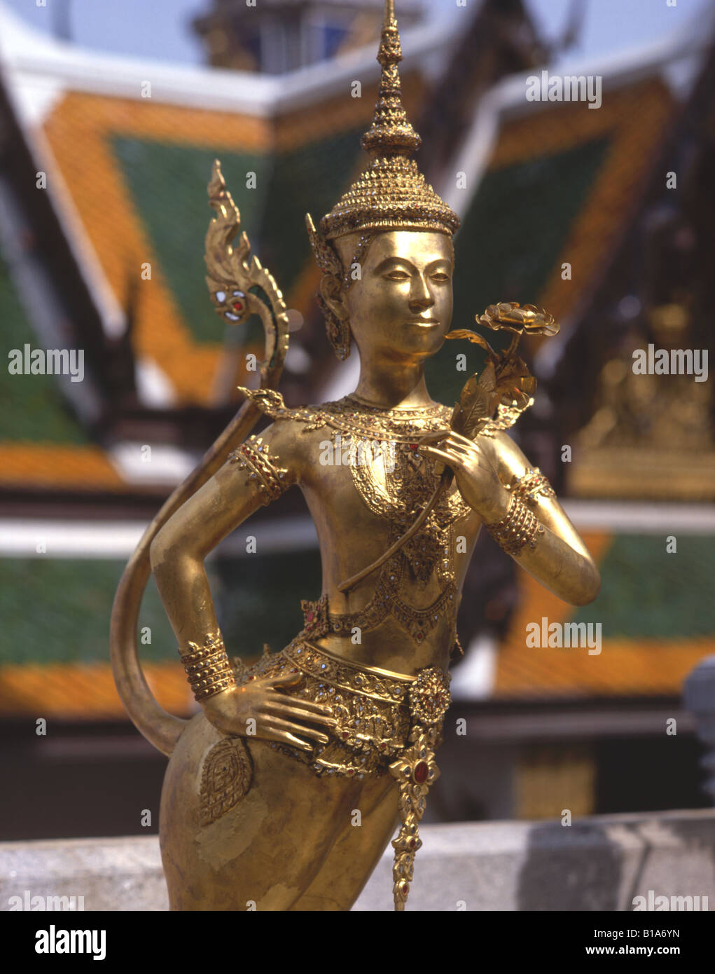 Woman half statue hi-res stock photography and images - Alamy