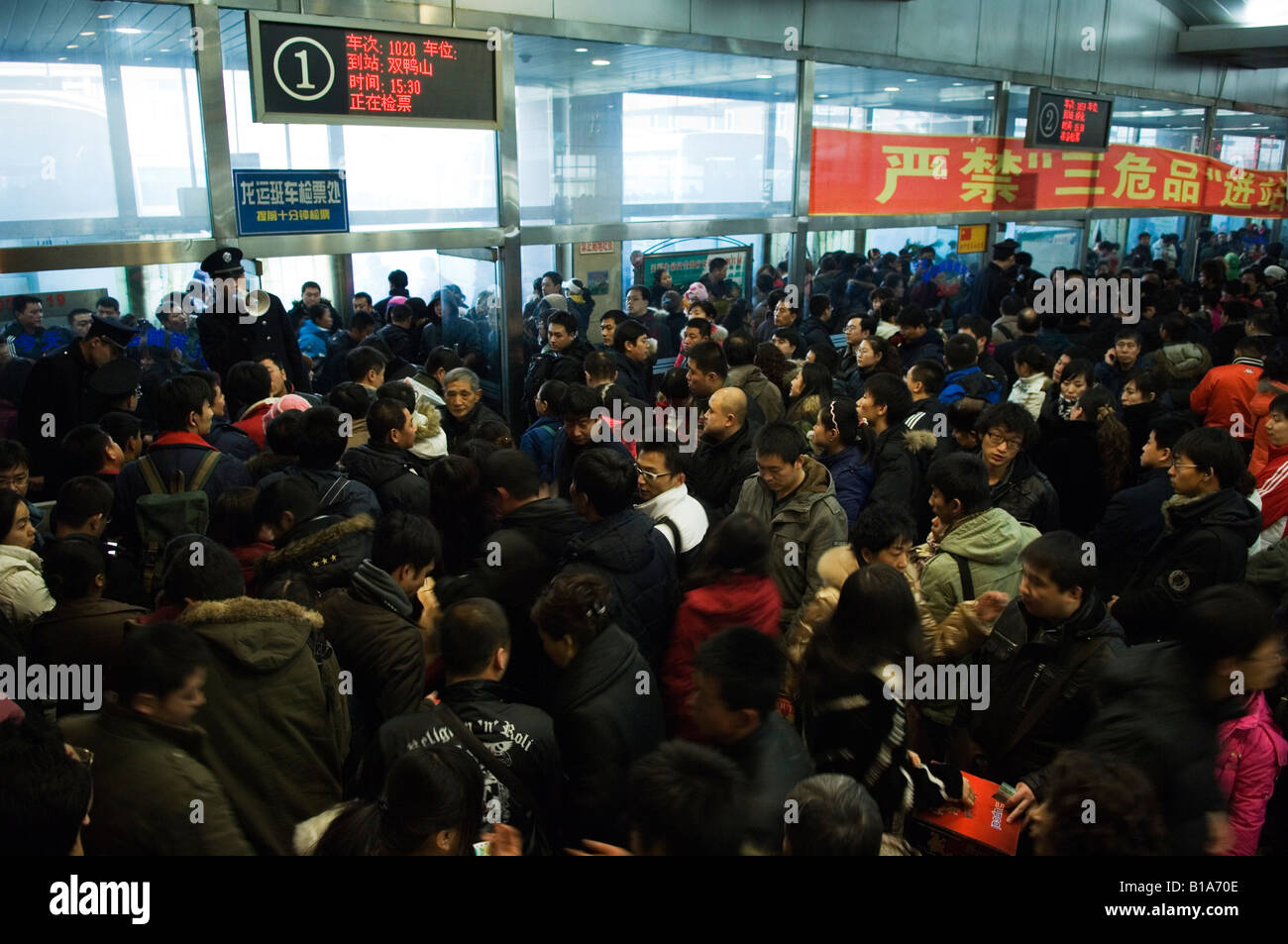 Bus station china hi-res stock photography and images - Alamy
