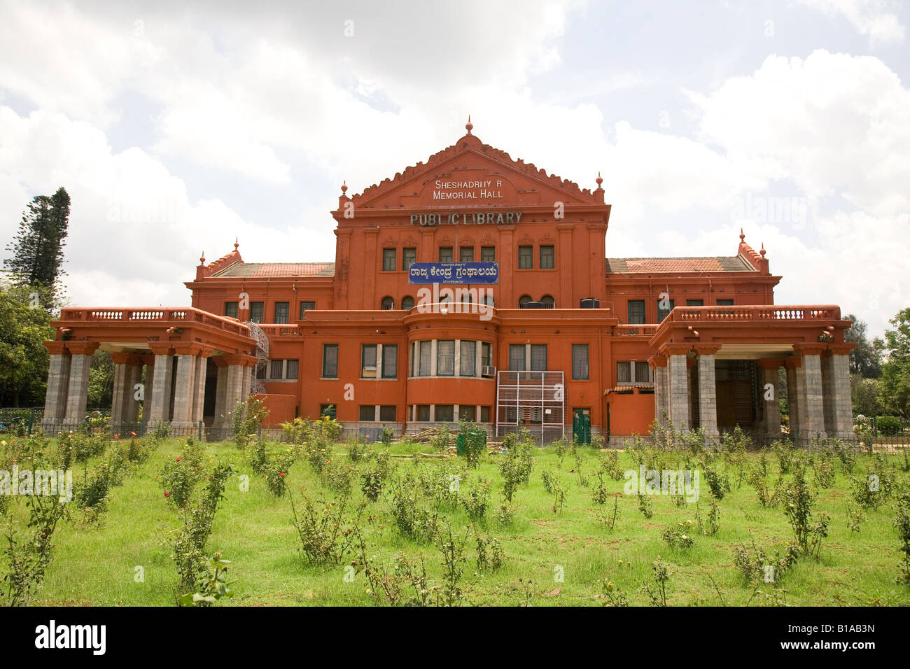 The red facade of Bangalore Public Library (Sheshadri Iyer Memorial ...