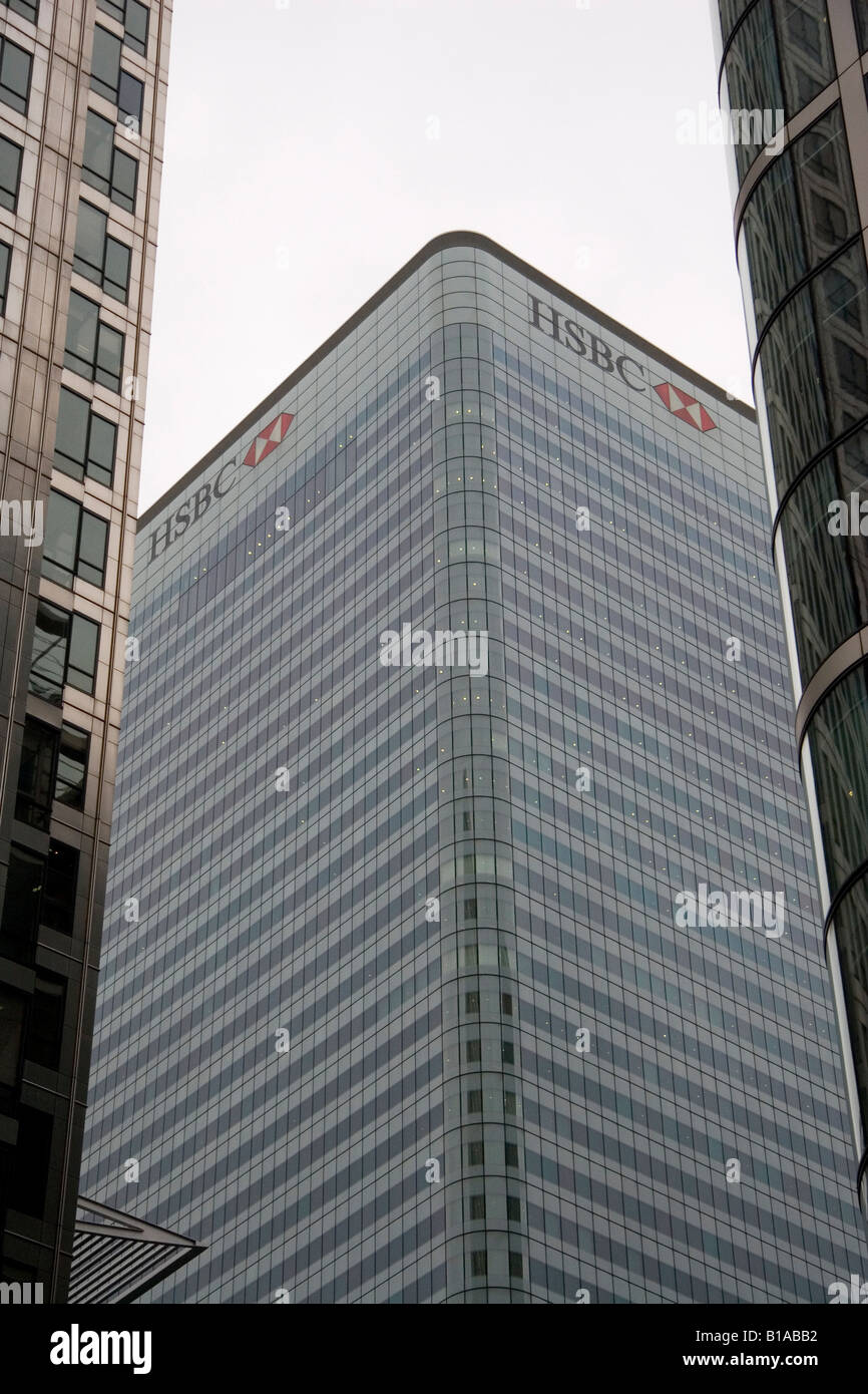 Hsbc office tower with glass facade hi-res stock photography and images ...